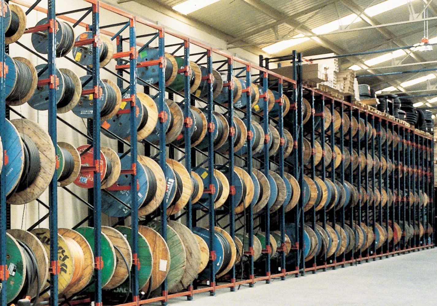 Kabeltrommelregale / Trommelregale - Mecalux.de