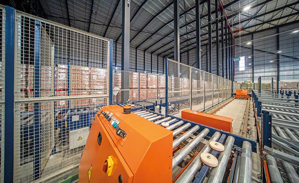 Automatisiertes Lager mit Shuttles, Cistér - Mecalux.de