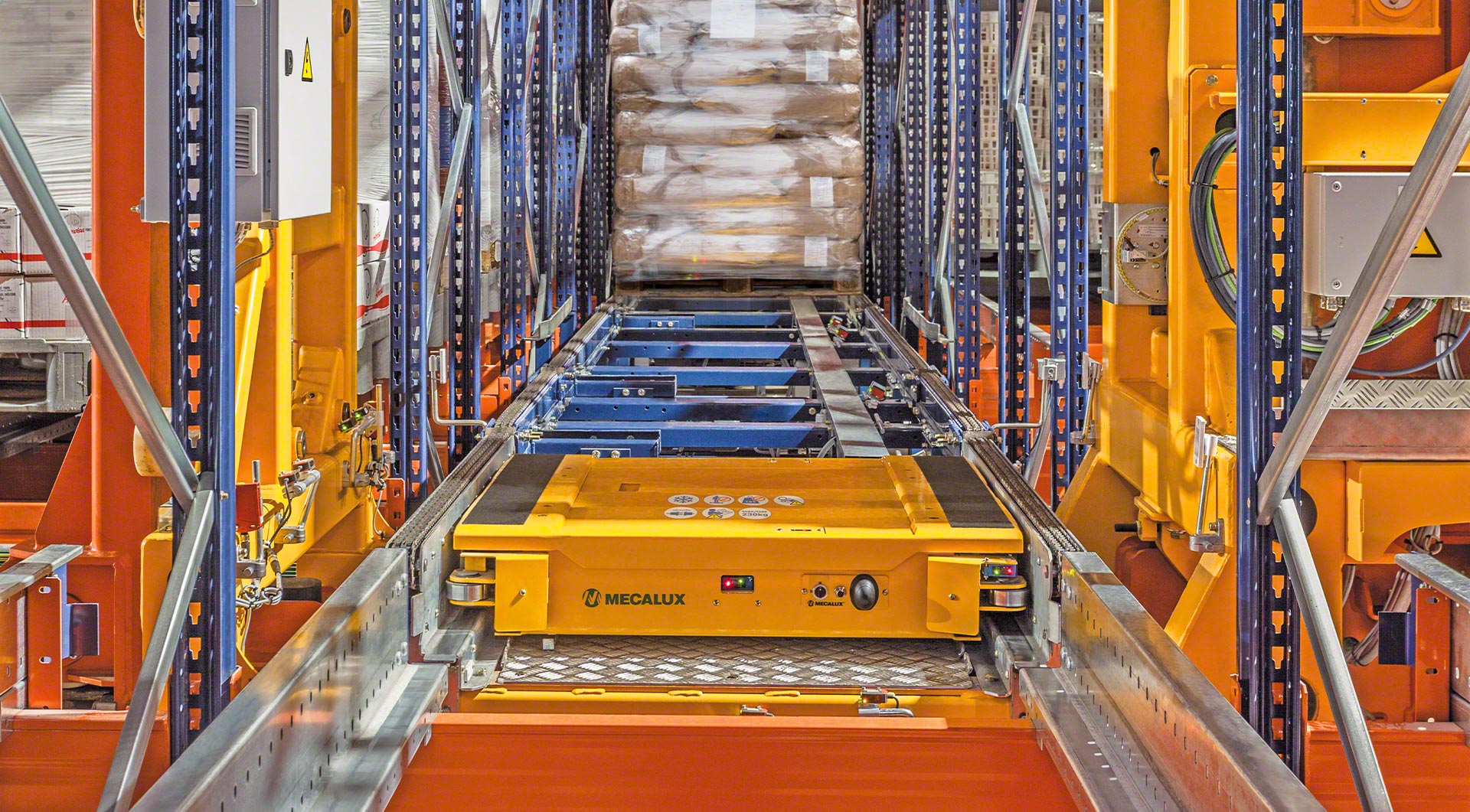 Automatisches Paletten-Shuttle-System - Mecalux.de